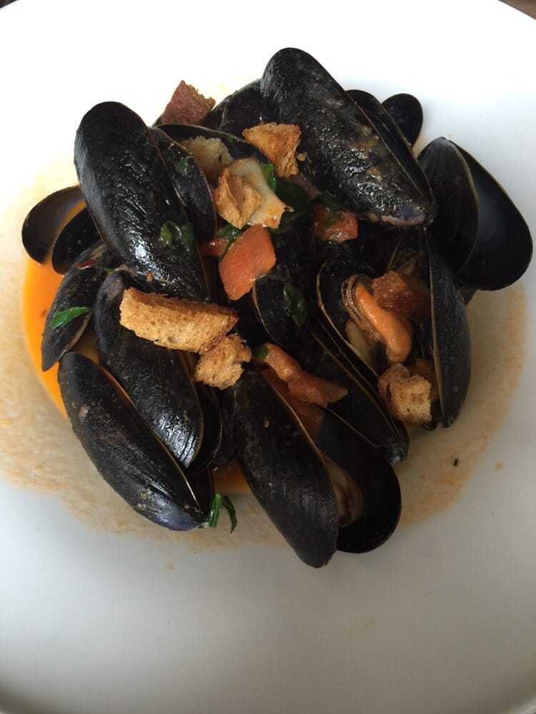 Prince Edward Island Mussels “Mariniere” – Le Zie